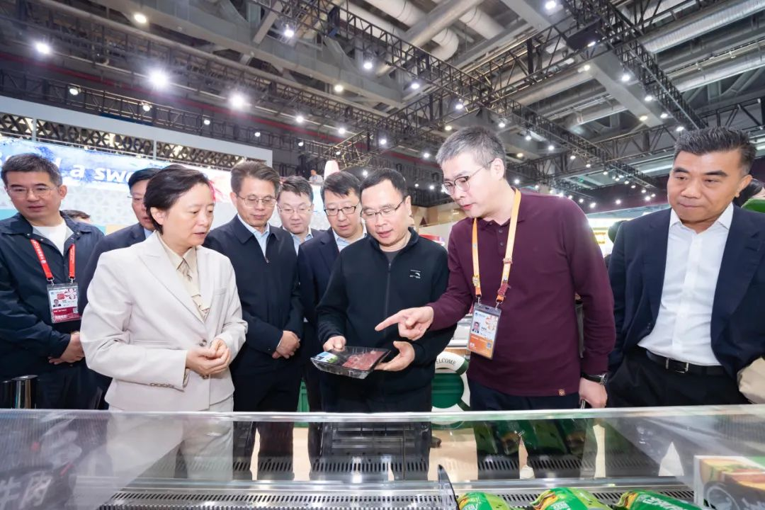 共赴进博之约共享发展机遇陈宇剑赴进博会走访调研部分农业企业展台 中国农业机械化信息网